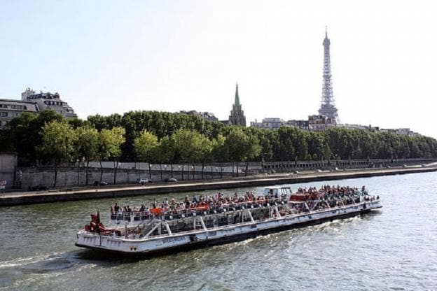 Seine River Cruises in Paris: How to Choose the Best Seine Cruise Boat Tour